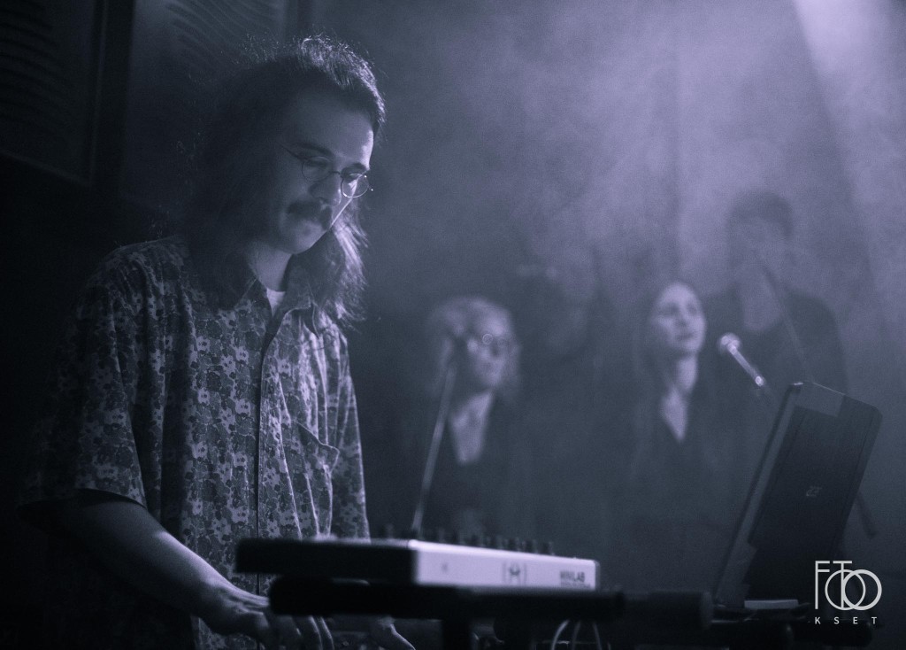 Paul the Walrus predstavili svoj sunčani otočić u naboranom moru indie ...