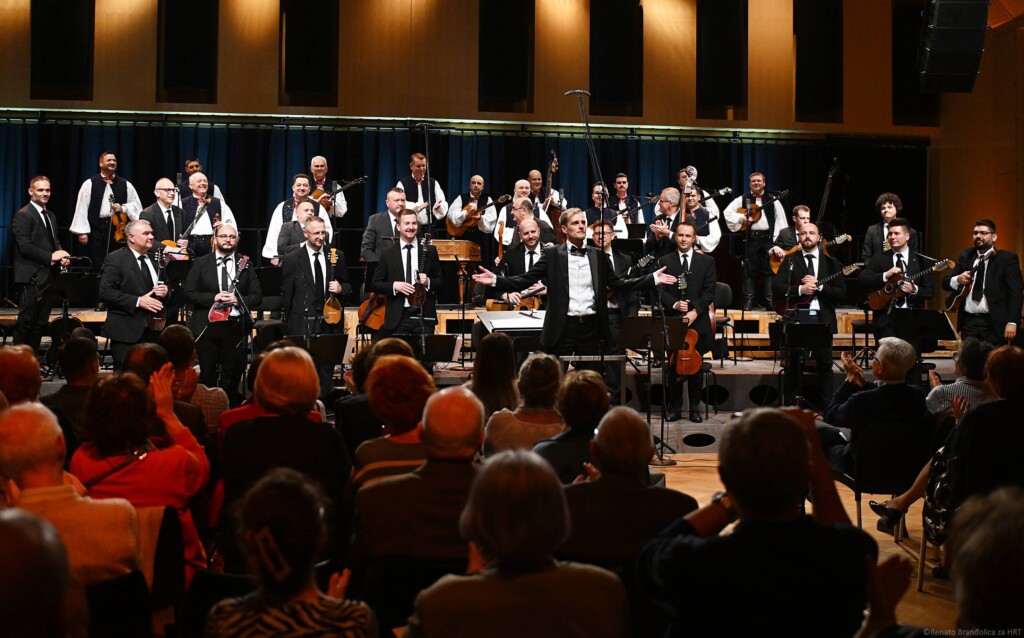 Ansambl LADO pokazao raskoš tradicijskog muziciranja - Glazba.hr