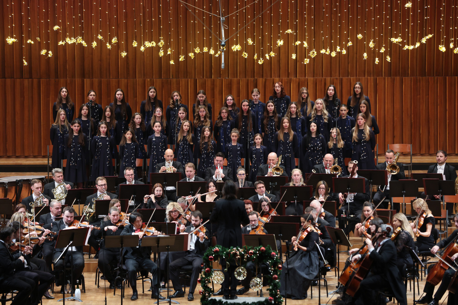 Zagrebačka filharmonija obilježava kraj godine Filharmonijskim balom ...